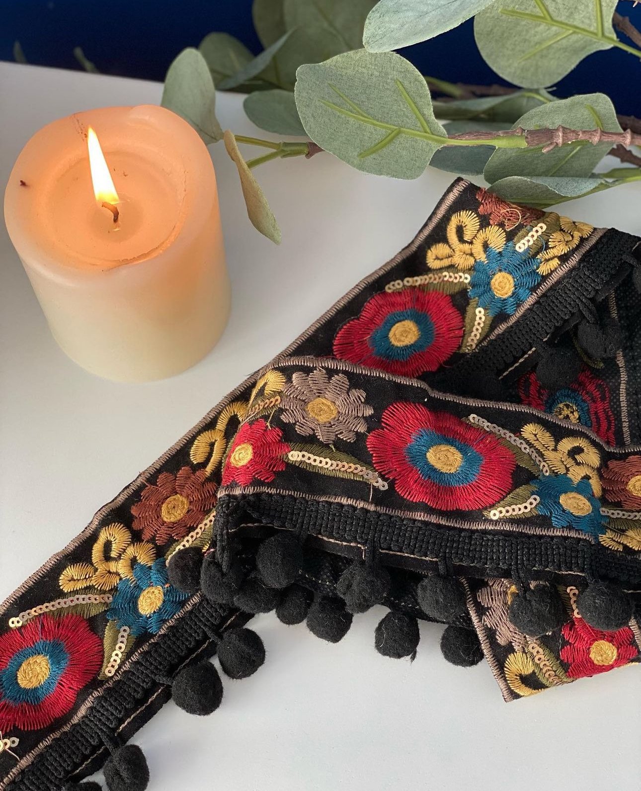 Nakışlı ponpon detaylı şerit biye - HAYALET KUMAŞ